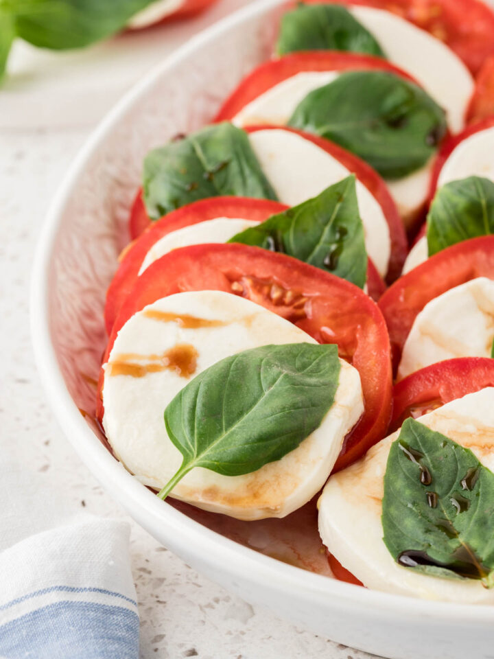 Easy Caprese Salad Recipe - Spaghetti and Confetti