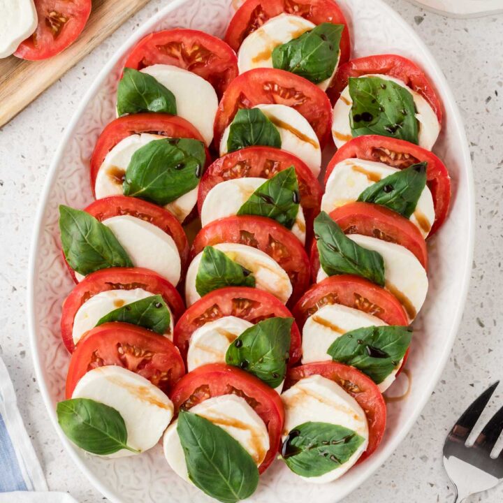 Easy Caprese Salad Recipe - Spaghetti and Confetti