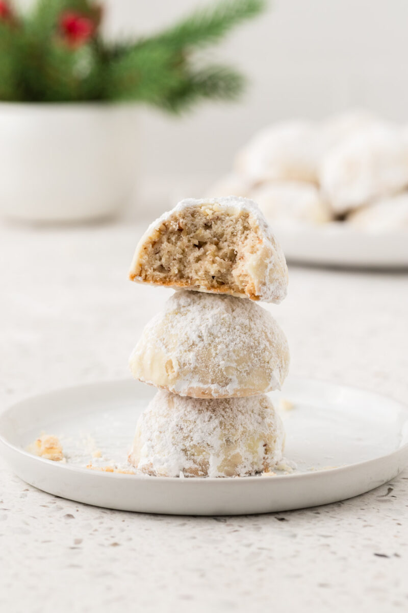 Italian Wedding Cookies - Spaghetti and Confetti